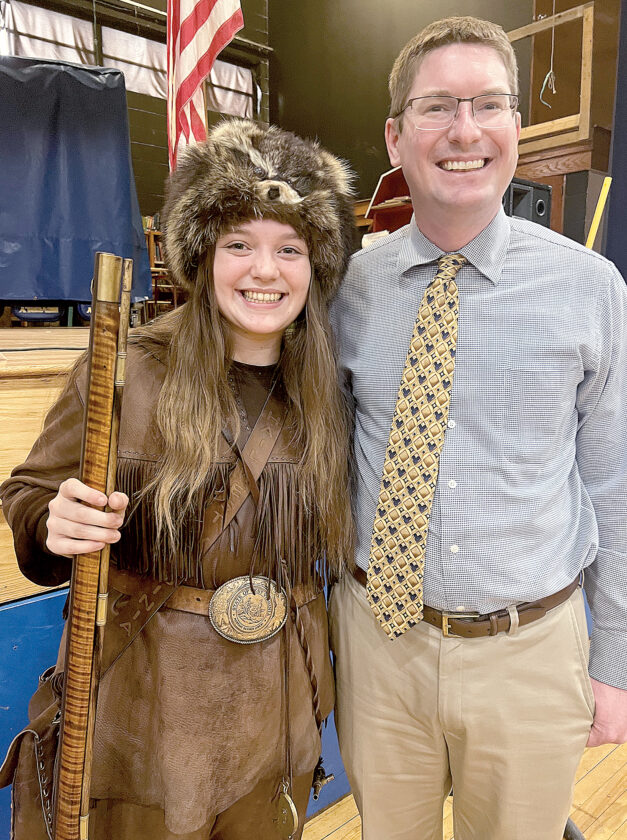 Mountaineer visits Beverly students | News, Sports, Jobs - The ...